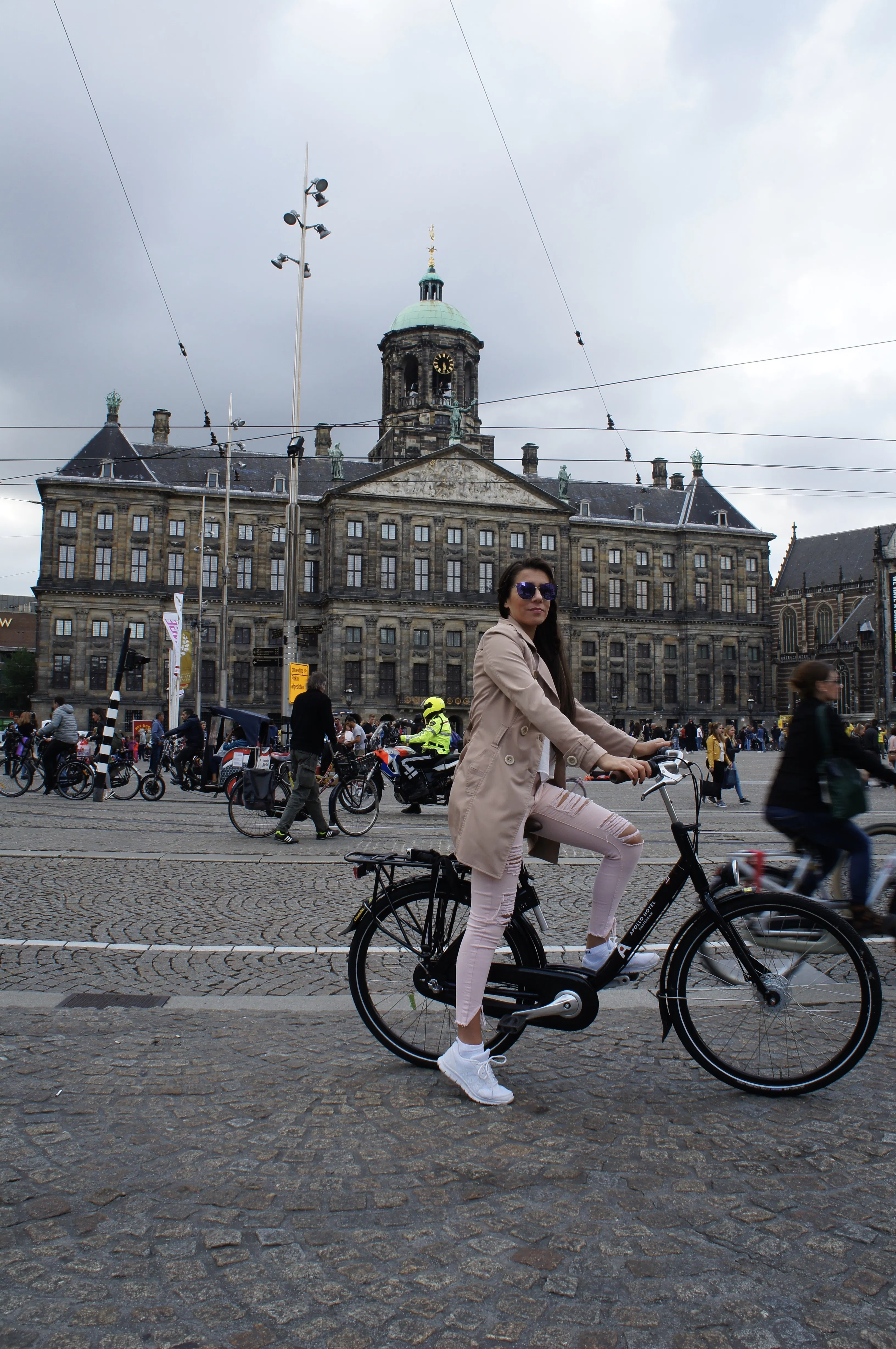 Tours by locals | Meet your local guide with showaround.com