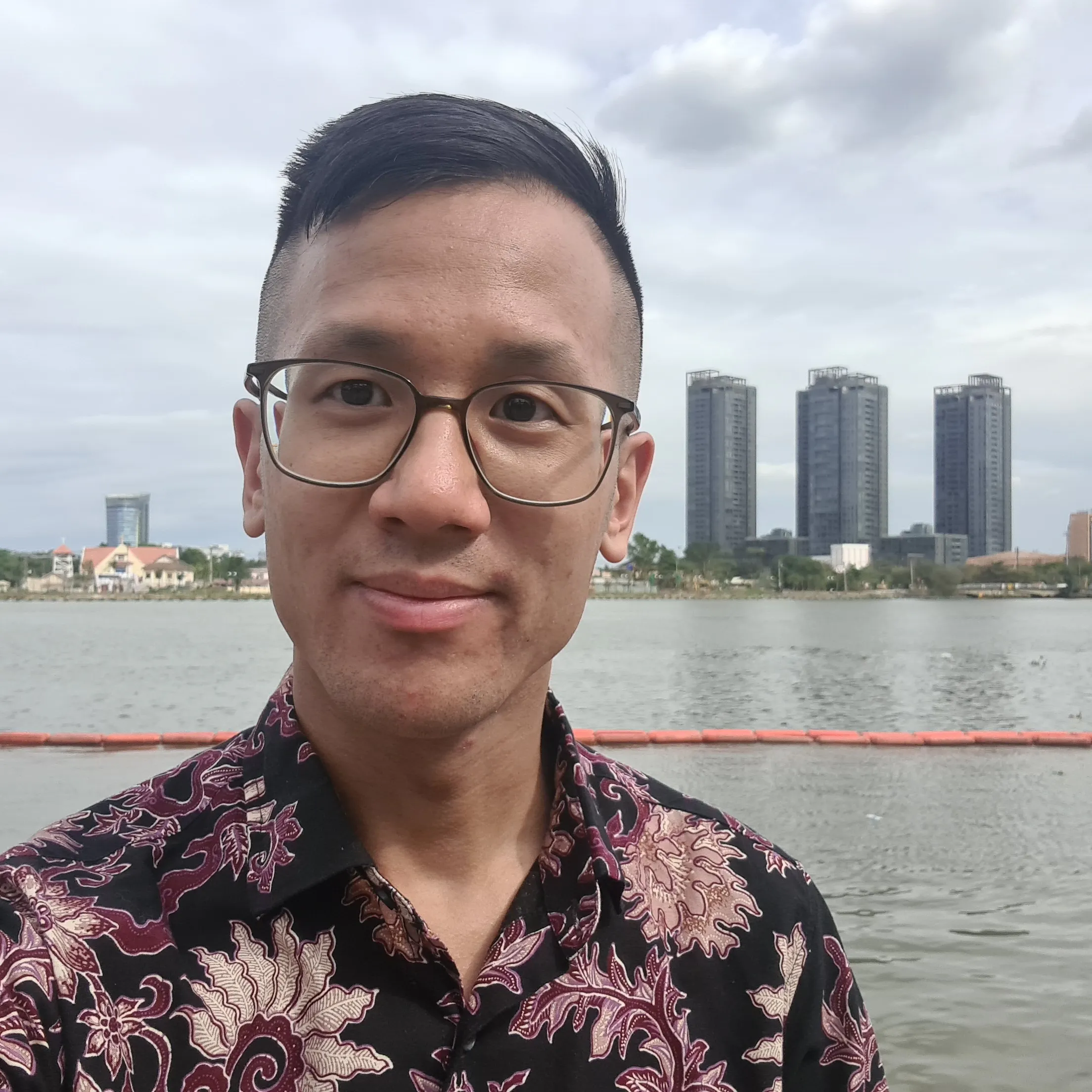 Tours by locals | Meet your local guide with showaround.com